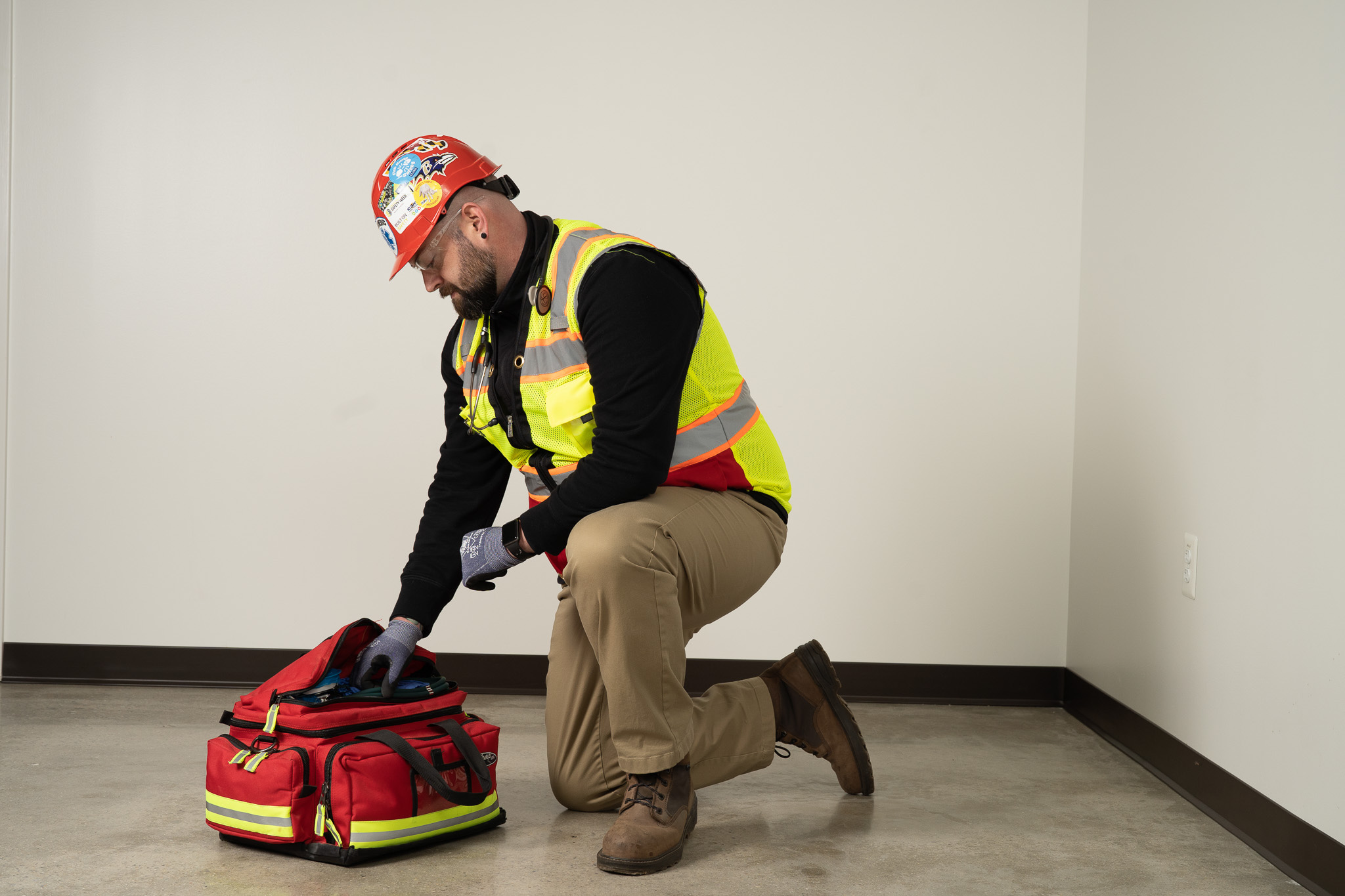 EMT Vs. Paramedic: Choosing an On-Site Professional for Your Project